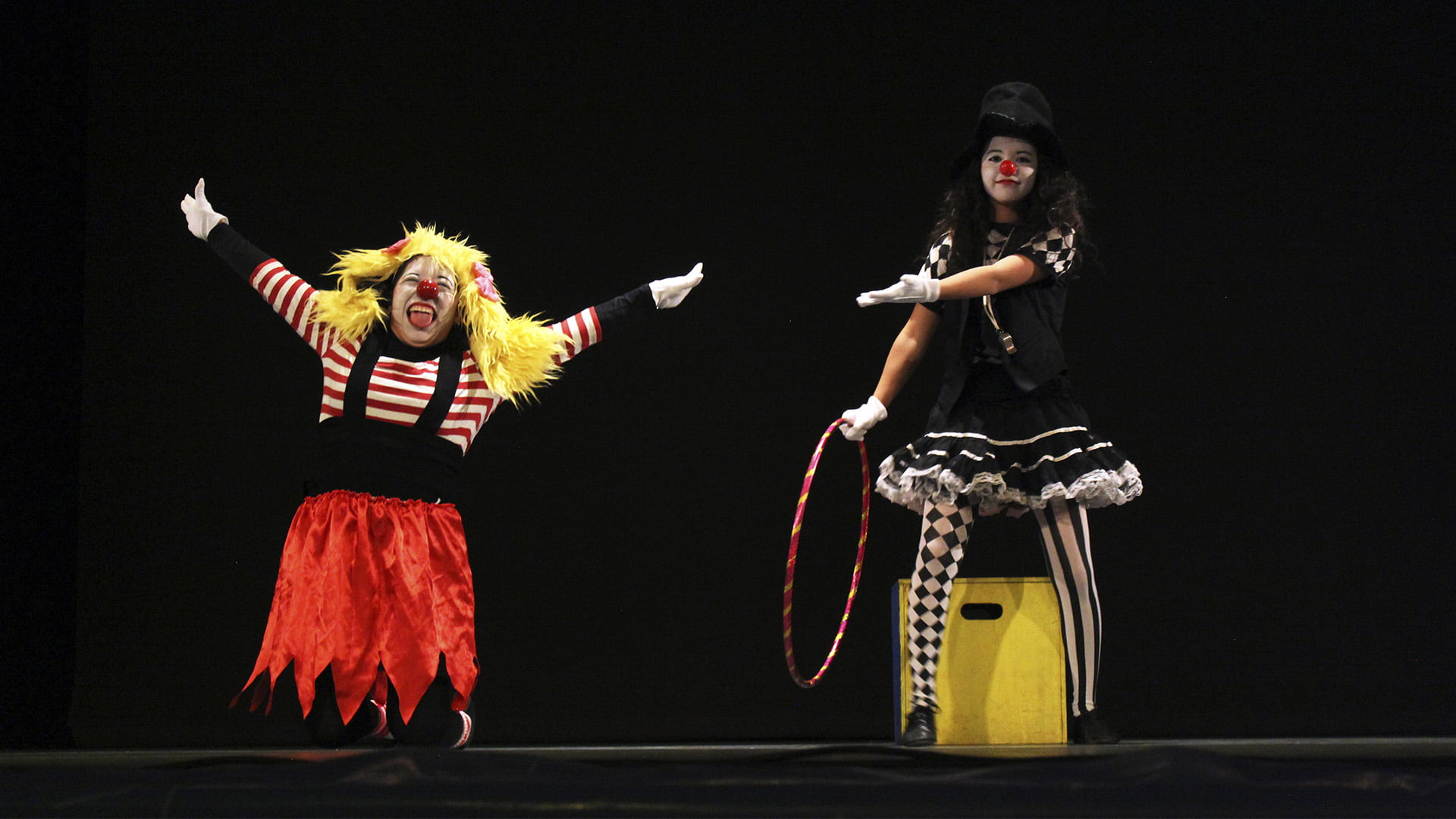 Viven pantomima y performance en la UANL - Vida Universitaria - Universidad Autónoma de Nuevo León