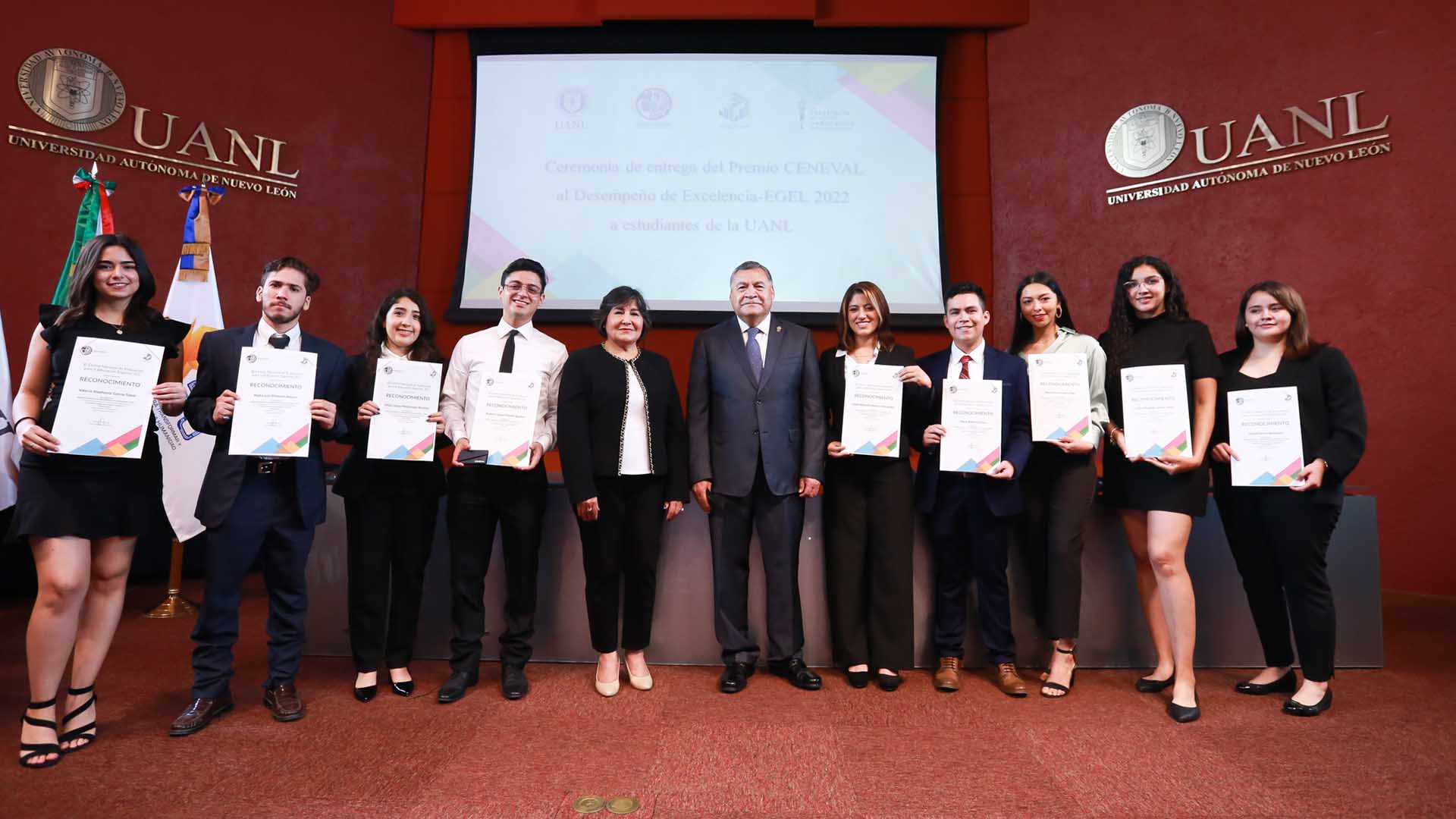 Arrasa UANL con premios Ceneval - Vida Universitaria - Universidad ...