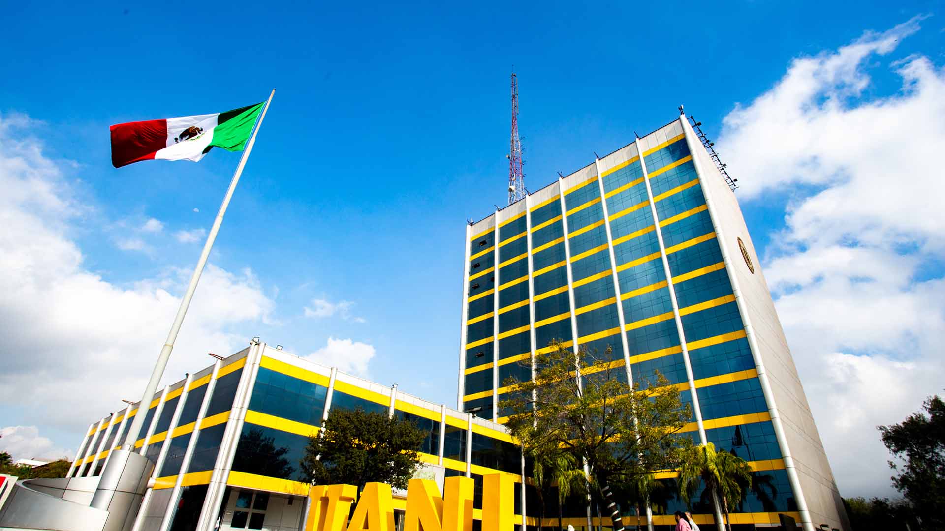 Celebra UANL inicio de la Independencia - Vida Universitaria ...