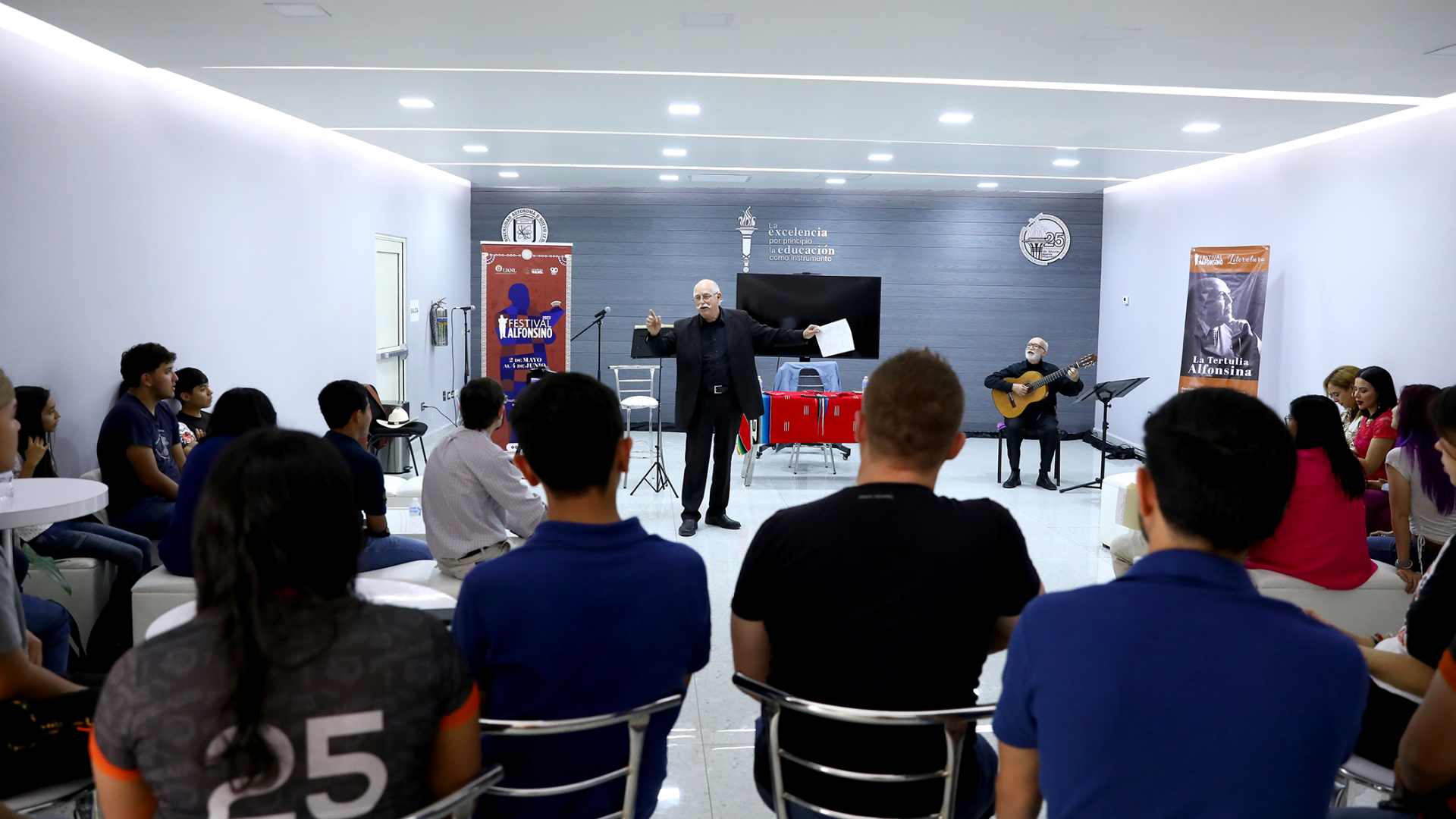 Declaman poesía de Reyes en Preparatoria 25 - Vida Universitaria ...