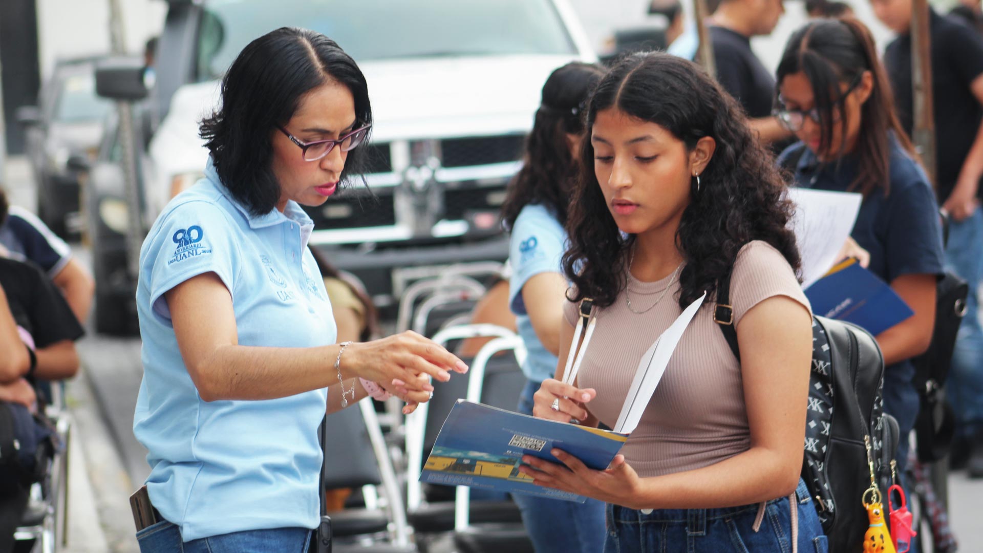 Presentan 43 mil aspirantes a preparatorias de la UANL - Vida ...