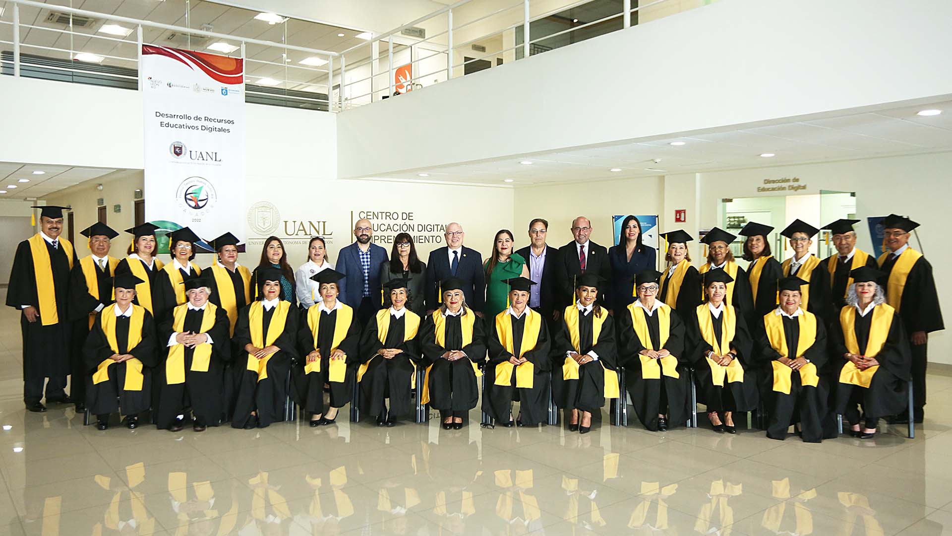 Disfrutan graduación egresados de Universidad para los Mayores - Vida ...