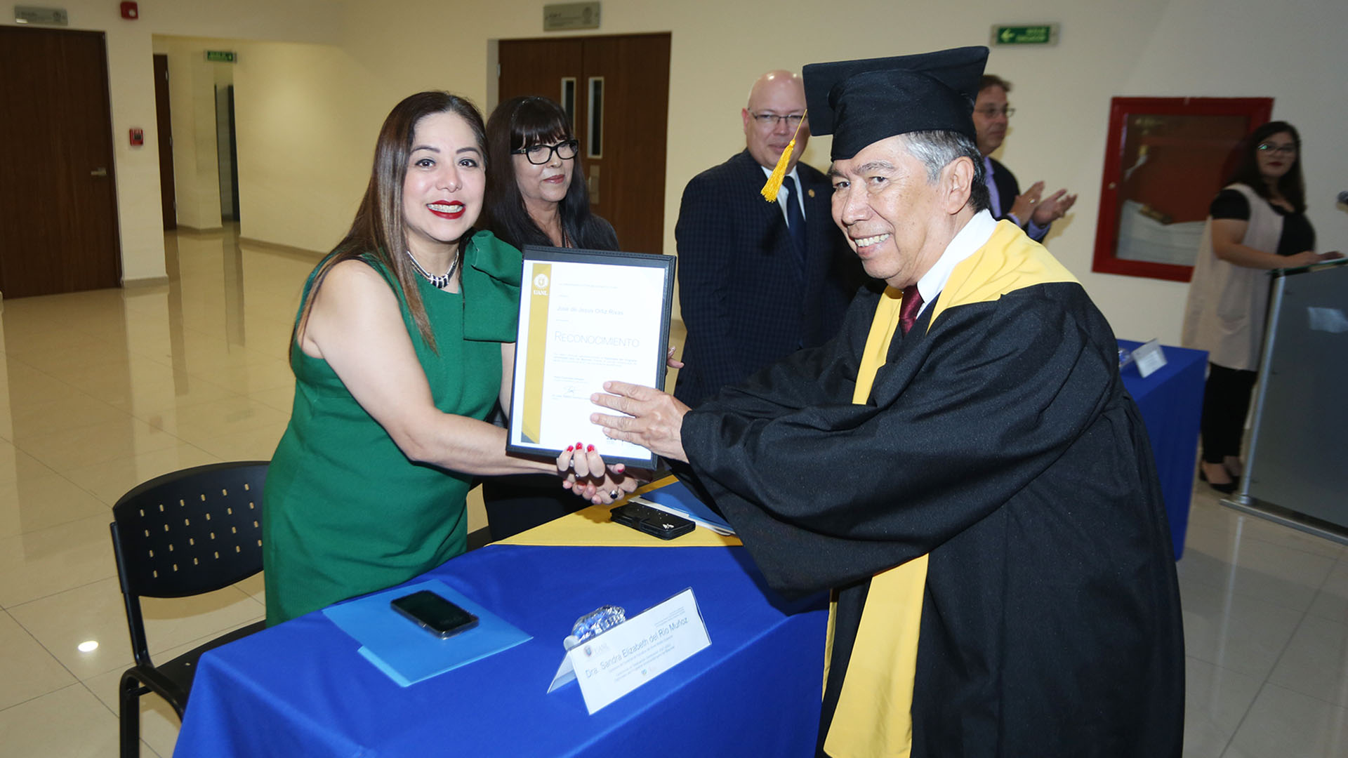 Disfrutan graduación egresados de Universidad para los Mayores - Vida ...