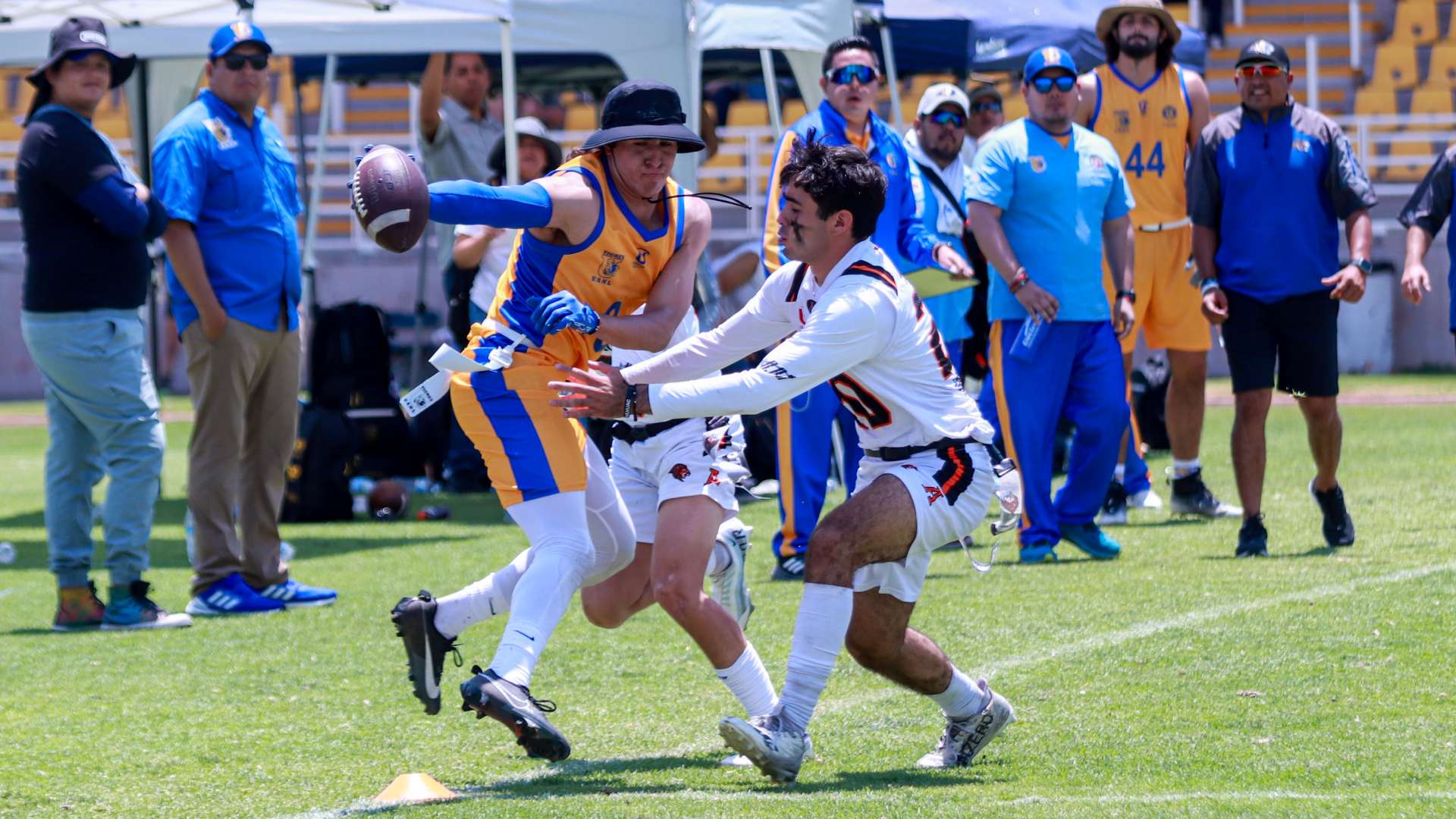 Primer oro para Tigres en tochito varonil - Vida Universitaria ...
