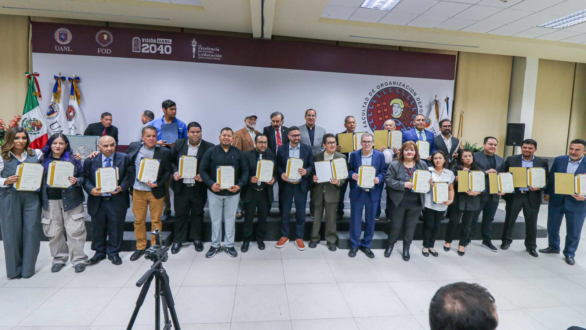 Reconoce FOD trayectoria de cronistas deportivos - Vida Universitaria ...