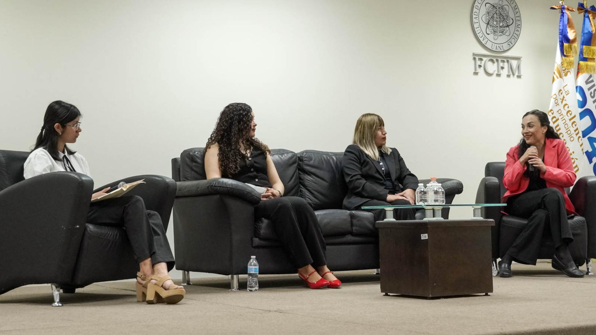 Realiza FCFM panel “Mujer más allá de la ciencia” - Vida Universitaria ...