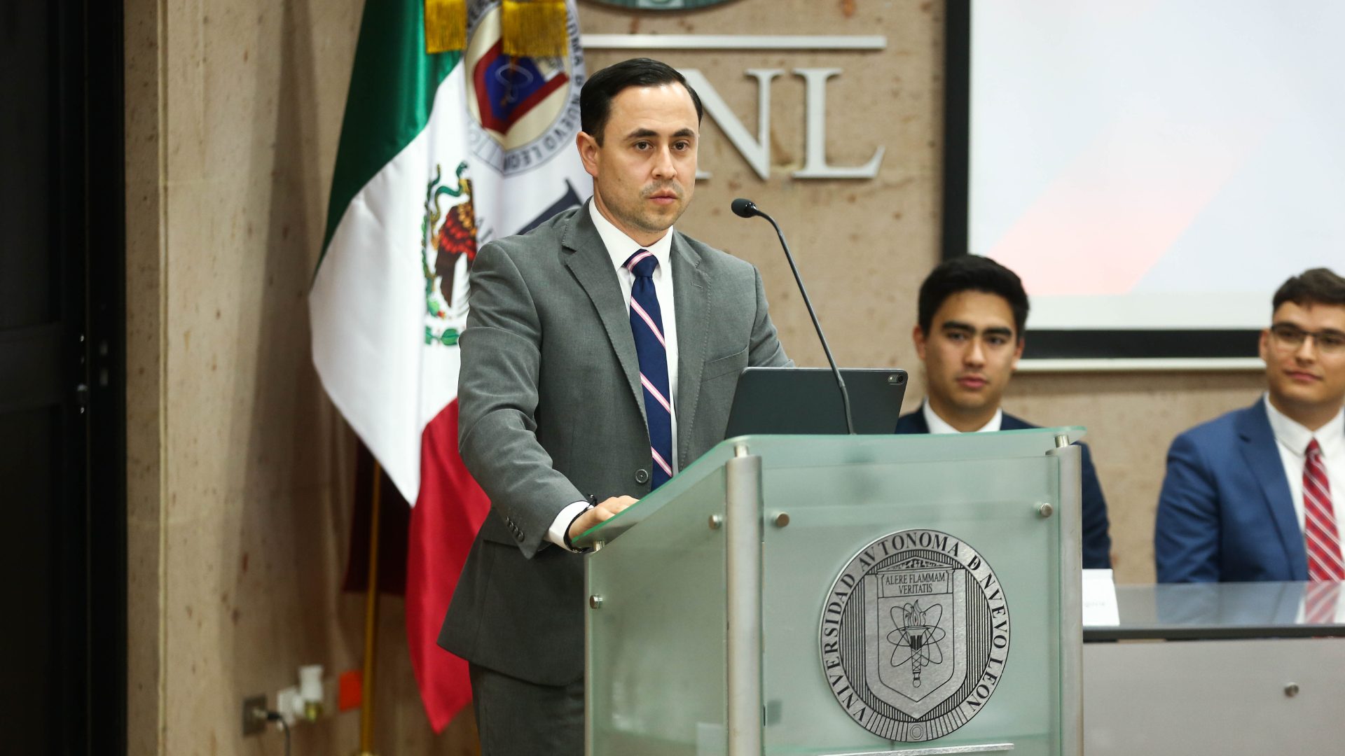 Toma protesta sociedad de alumnos de la FAECO - Vida Universitaria ...