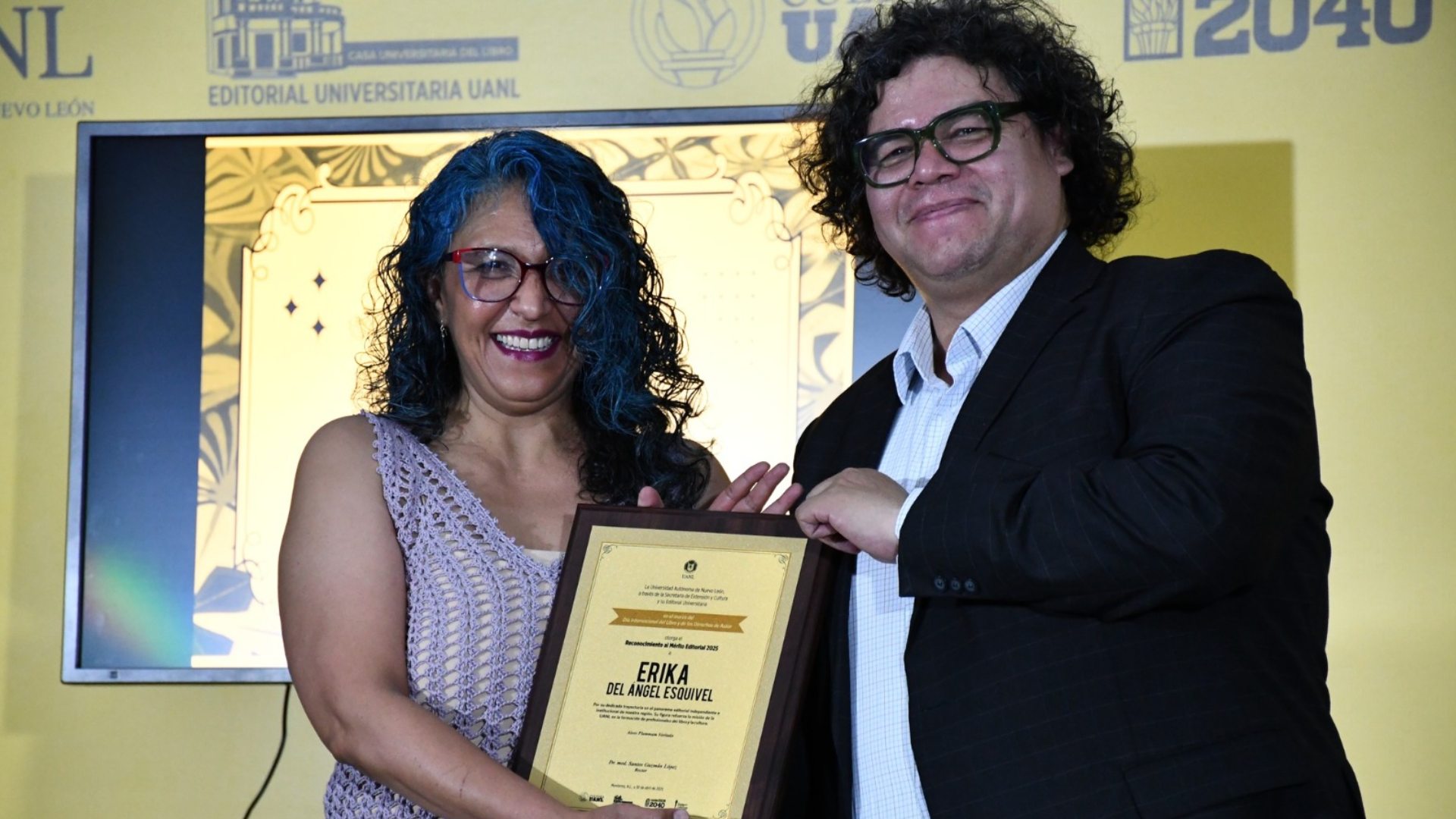 Otorgan Reconocimiento al Mérito Editorial a egresada de FFYL - Vida ...